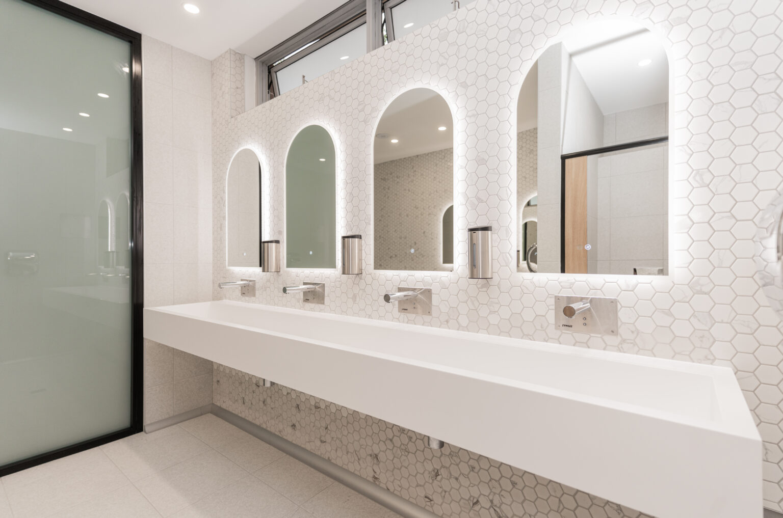 Enhancing Your Bathroom with LED Mirrors in Australia | Remer